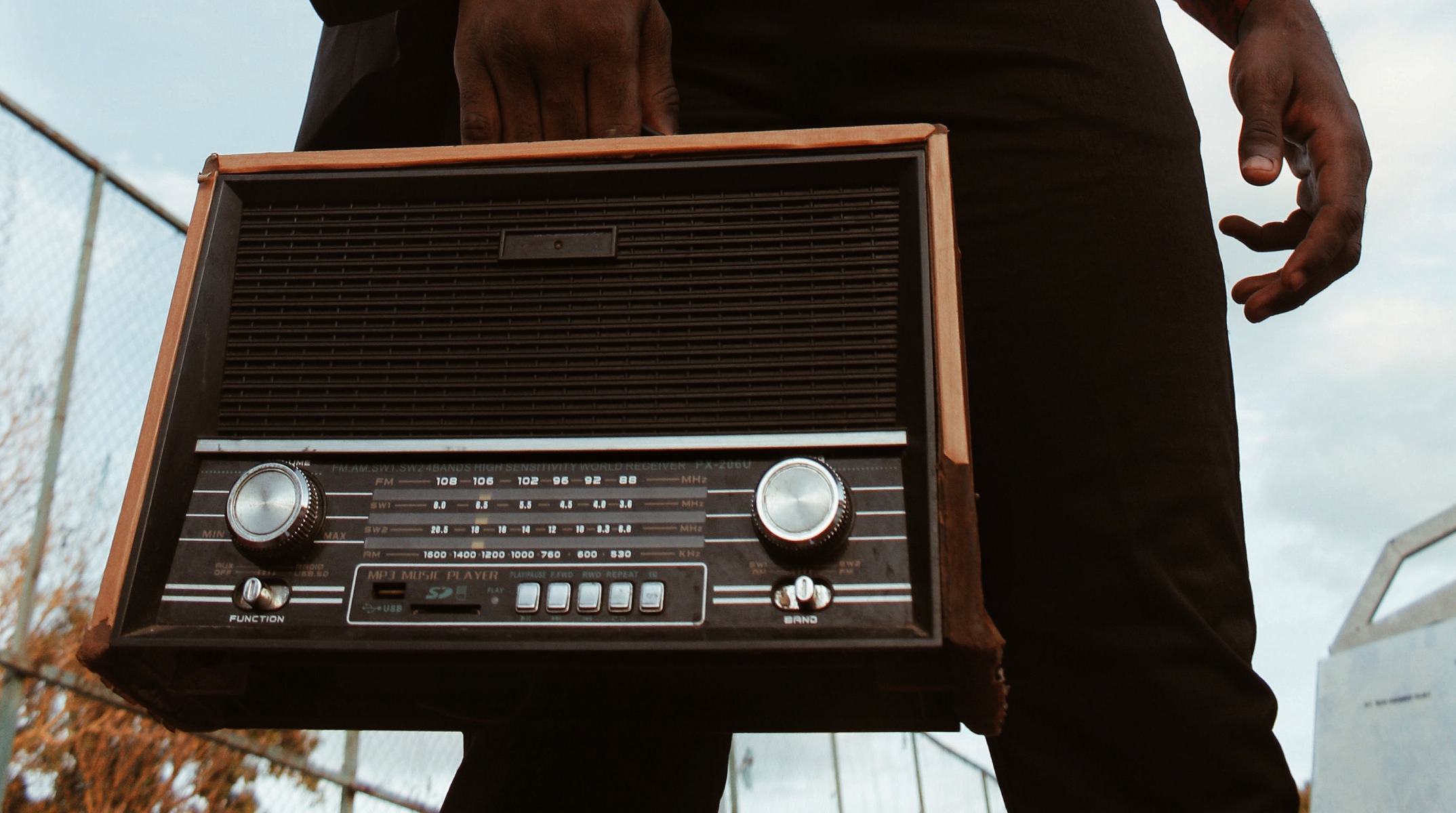 Poste radio vintage Bluetooth à Bordeaux - Bourgade Laurent